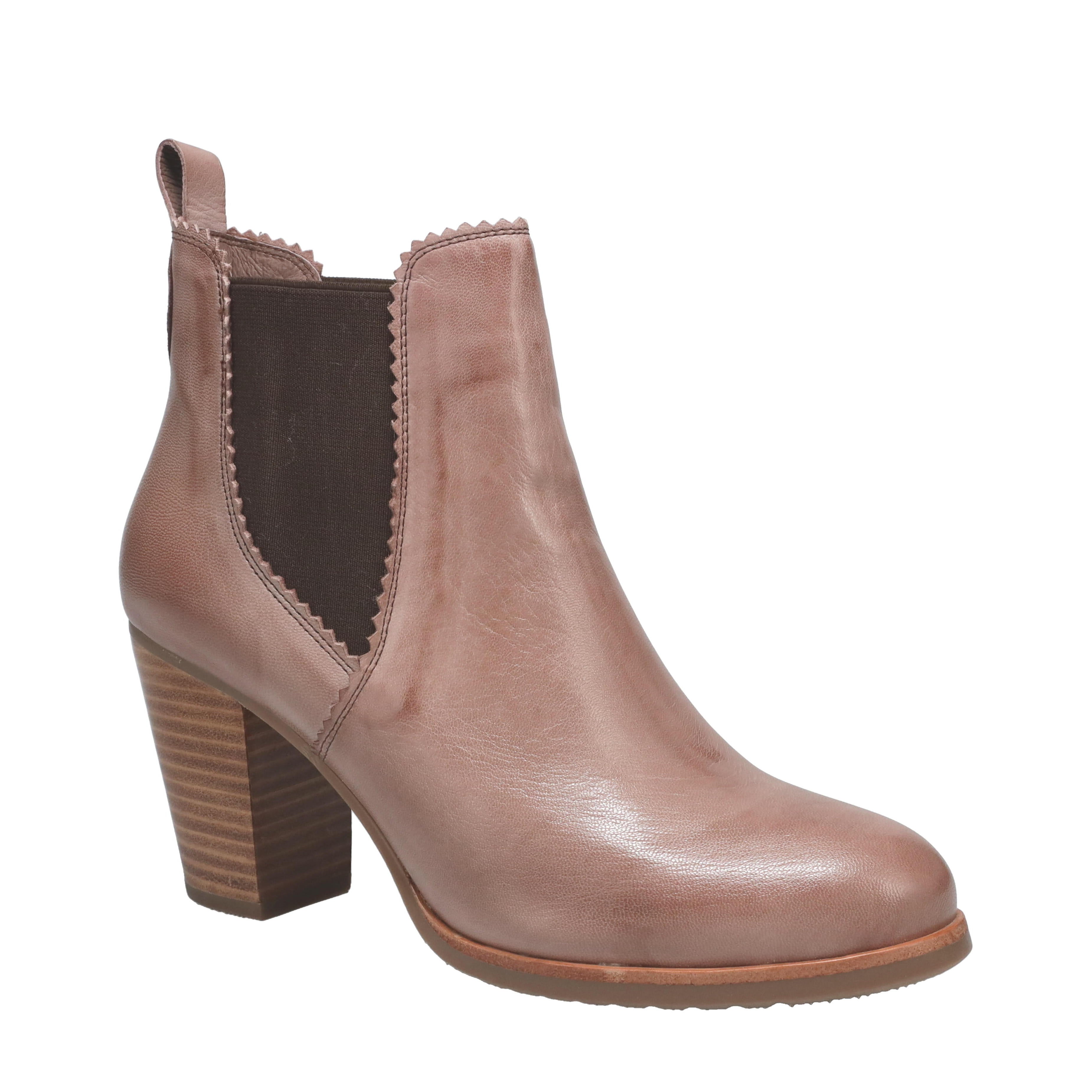 SAM BOOTS – Runway Secrets